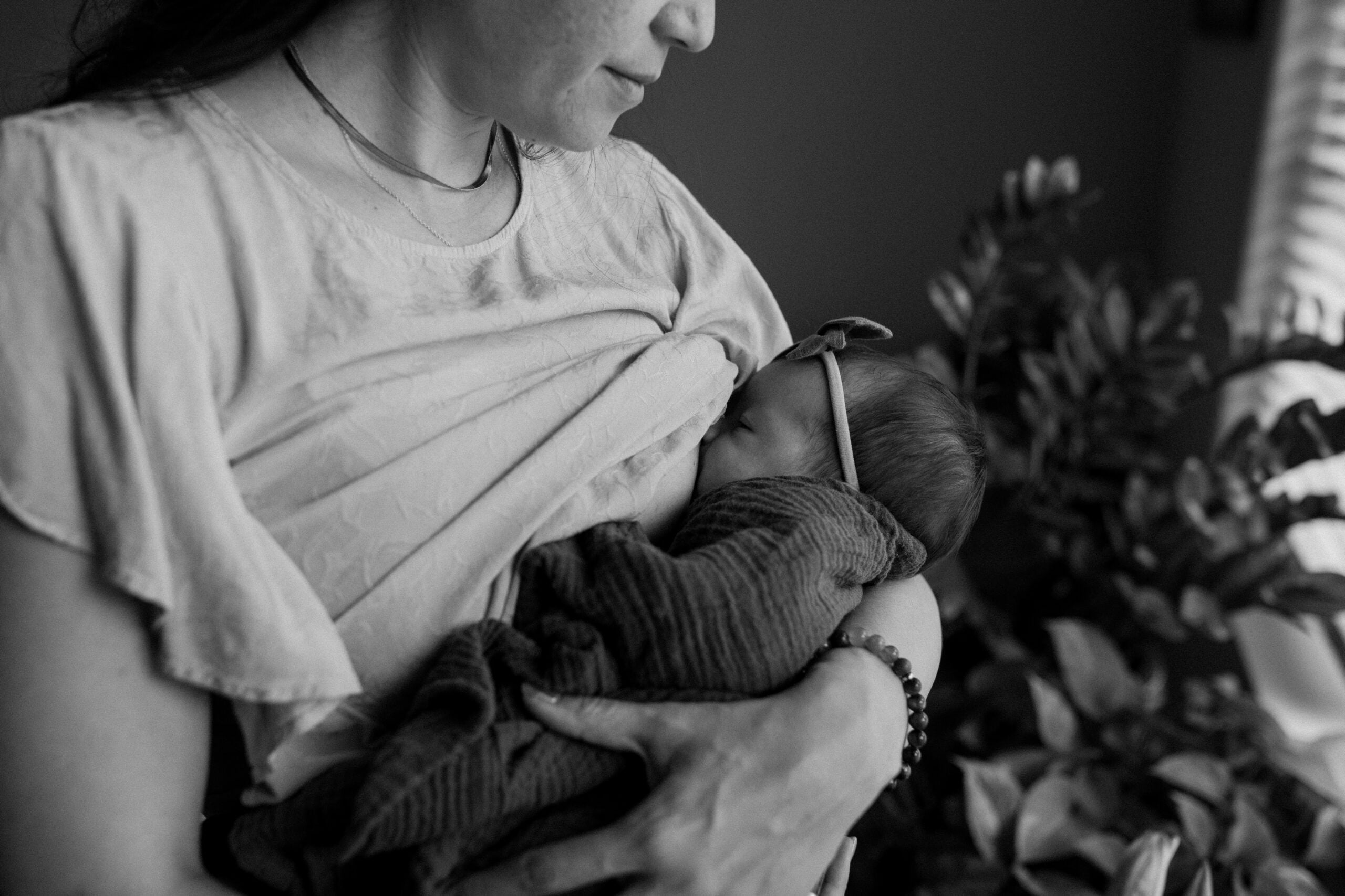 Breastfeeding Tips for New Moms: An IBCLC’s Simple Guide - MamasteFit